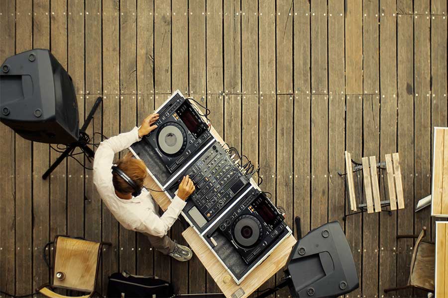 ¿Que hace un dj? Cual es su función y que es un DJ